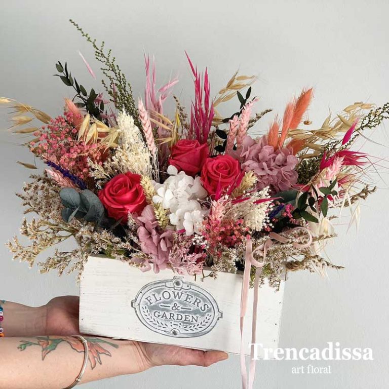 Caja de madera con flores preservadas -Trencadissa Art floral