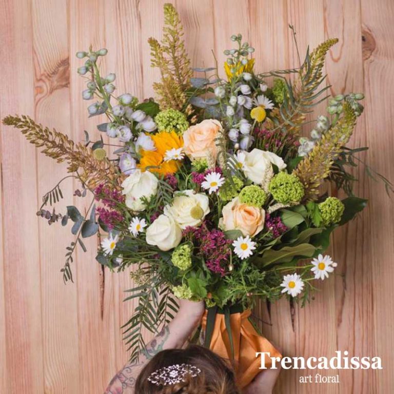 Ramo natural con girasol, delphinium, rosas - Trencadissa Art floral