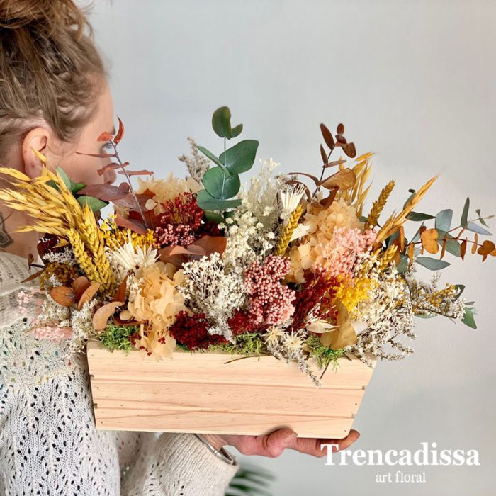 Caja de madera con flores preservadas -Trencadissa Art floral