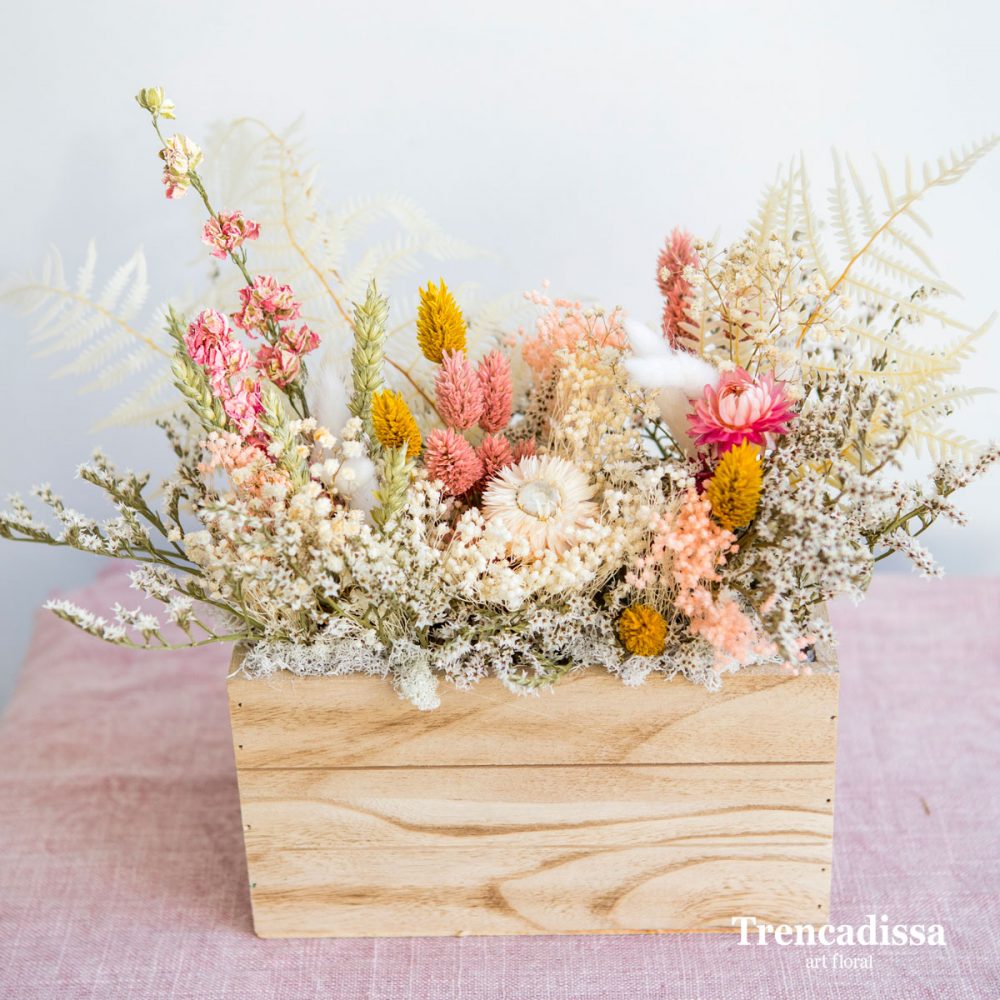 Caja de madera con flores preservadas -Trencadissa Art floral